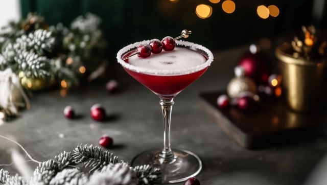 Clausmopolitan: A Festive Holiday Cosmopolitan Twist | Cocktail Society